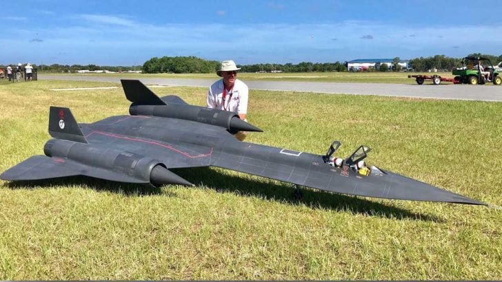 Boeing 747-400 – the largest RC plane in the world – takes off like the ...