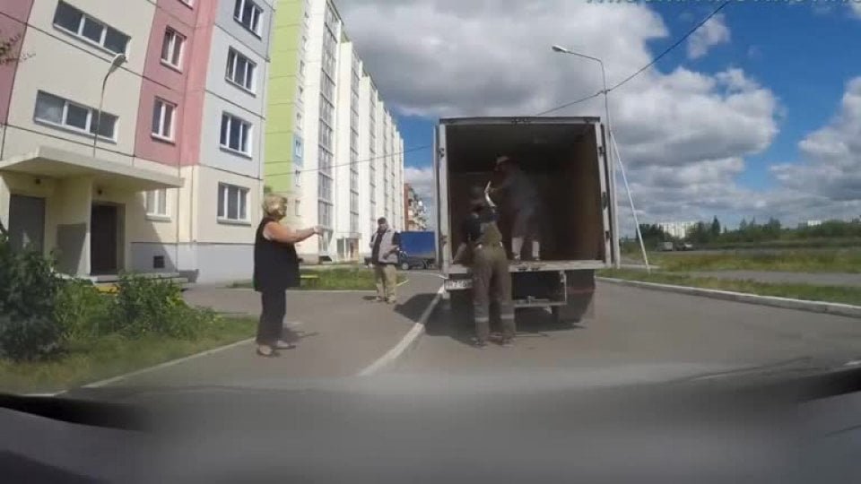 Last day at work for 2 clumsy workers – Canvids