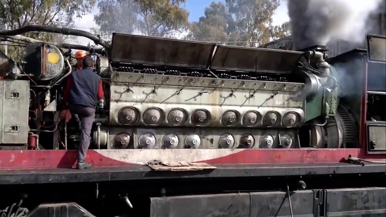 Giant diesel and gasoline engine starting up – Canvids