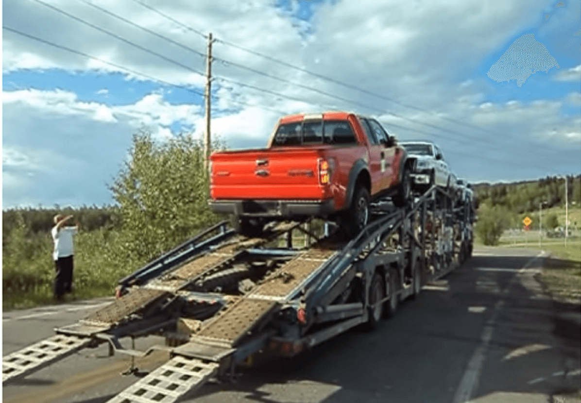 New Ford Raptor unloading from a trailer FAIL – Canvids