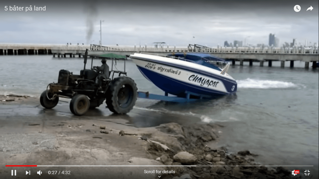 Tractor running on water with special tires – Canvids