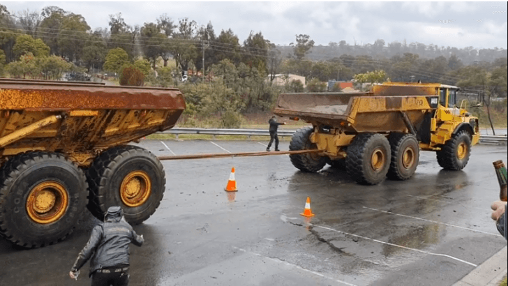 Brake test: Massive Caterpillar 793F dump truck – Canvids