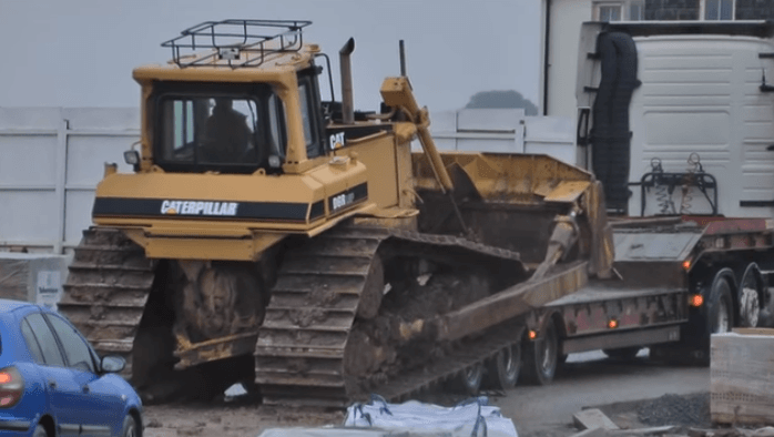 Caterpillar D9 armored bulldozer 18-liter turbocharged diesel engine in ...