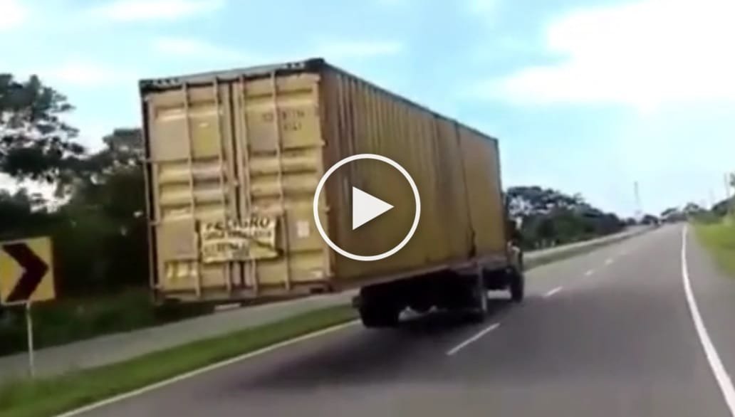 Brave trucker transports a container without using a trailer – Canvids