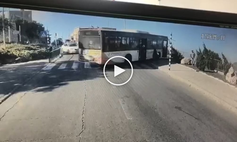 A bus driver understood the importance of hand brake – Canvids