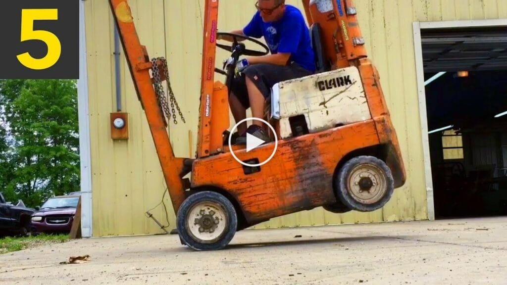 This forklift operator had a bad day at work – Canvids