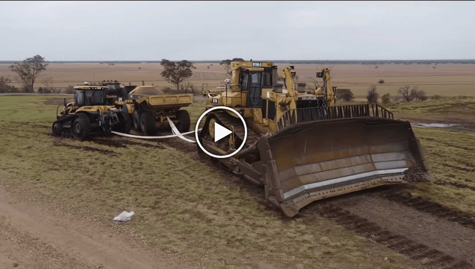 Big Caterpillar D11 Bulldozer drags Tractors and Dump Truck – Canvids