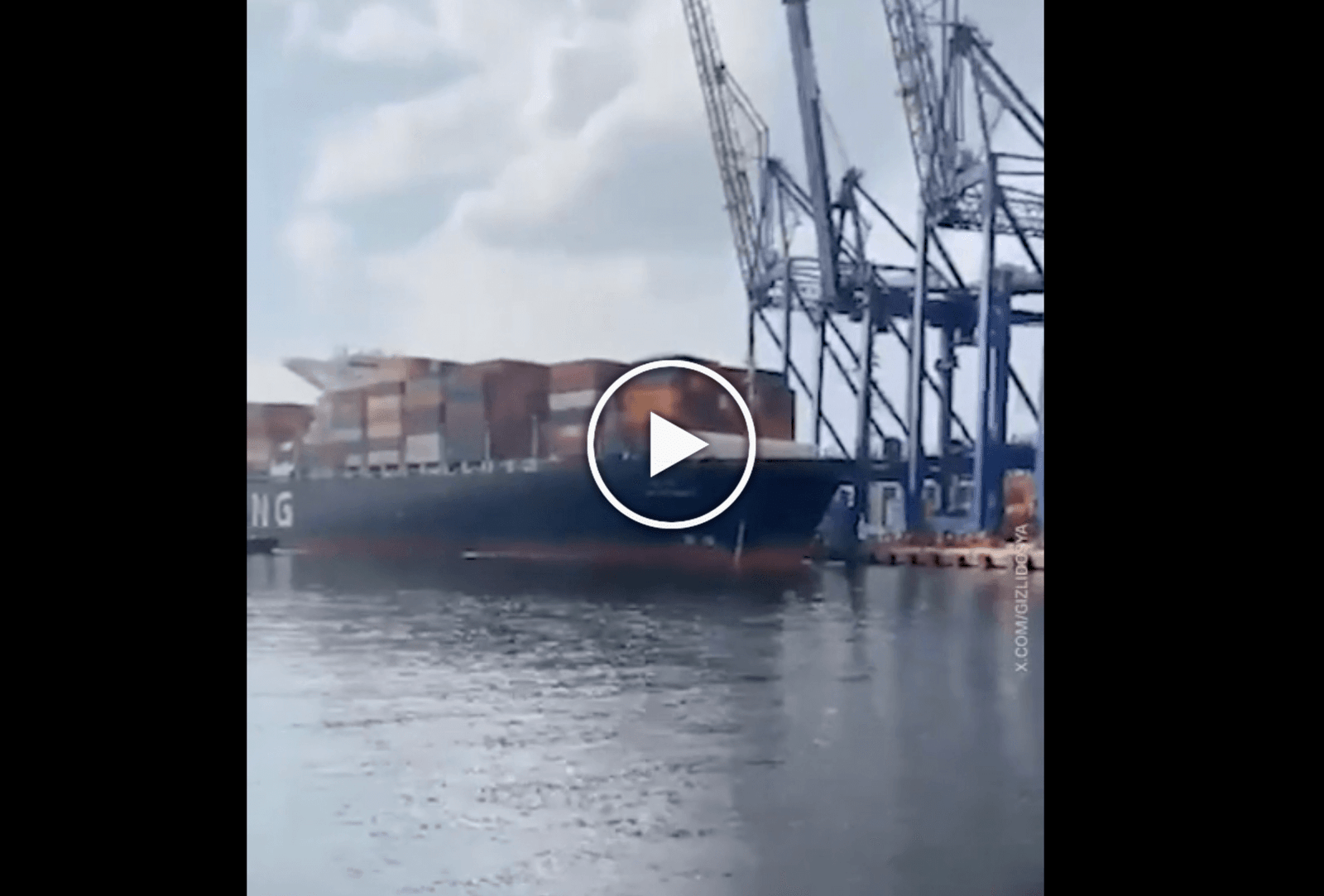 The Captain of a 368 meters long container ship lose the control of the ...