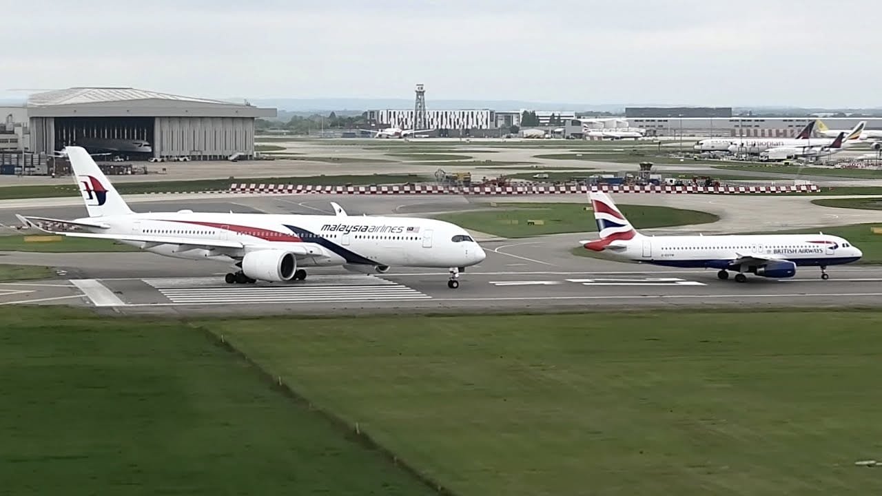 Angry Pilot Lines Up Too Close – Canvids
