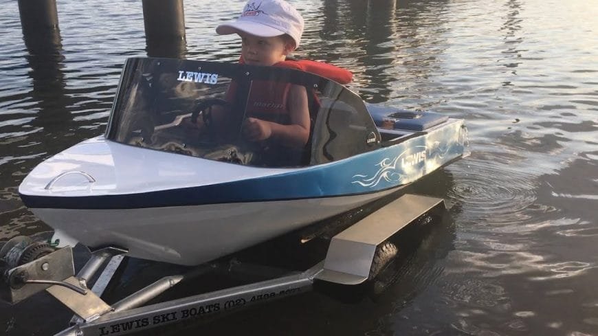 Two year old drives his own mini speed boat – Canvids